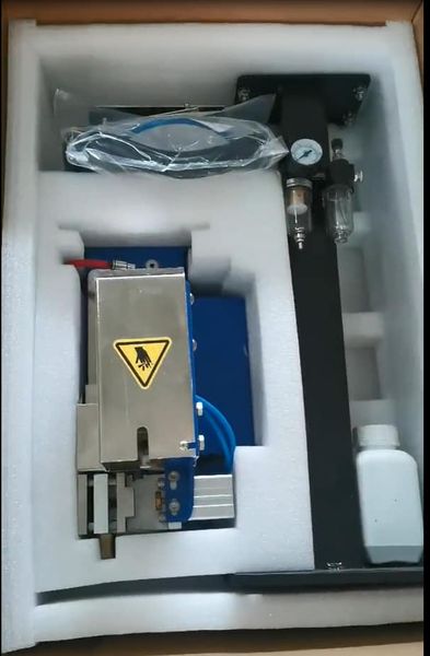 ABB FANUC YASKAWA KUKA KAWASAKI Automatic Welding robot torch cleaning ...