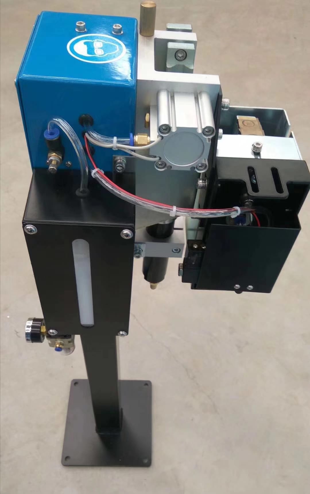 ABB FANUC YASKAWA KUKA KAWASAKI Automatic Welding robot torch cleaning ...