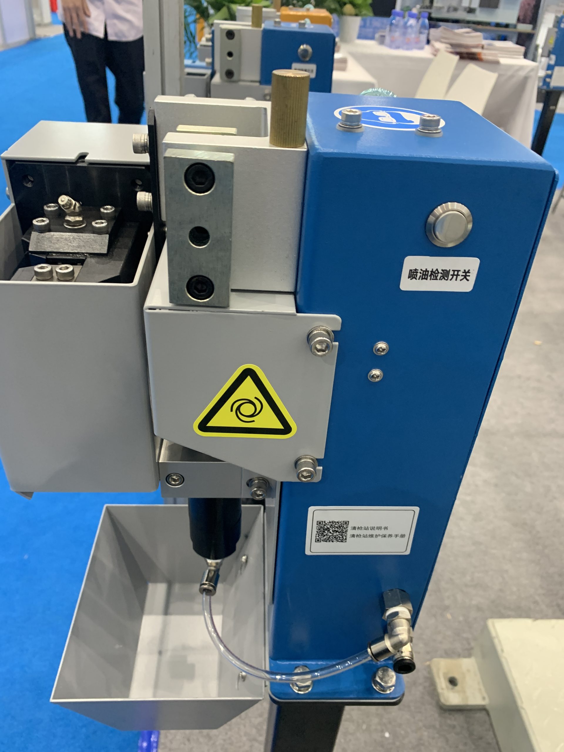 ABB FANUC YASKAWA KUKA KAWASAKI Automatic Welding robot torch cleaning ...