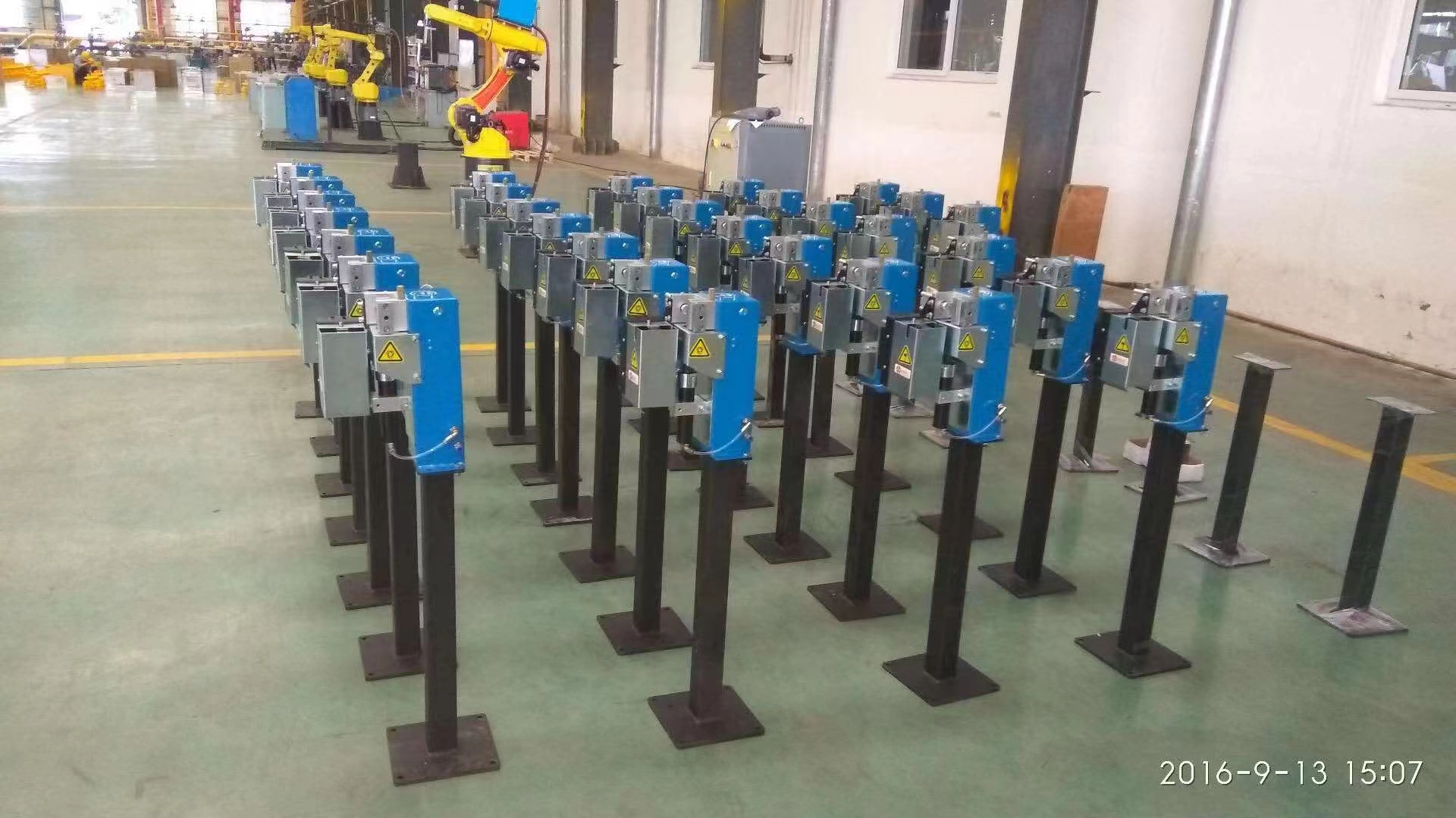 ABB FANUC YASKAWA KUKA KAWASAKI Automatic Welding robot torch cleaning ...