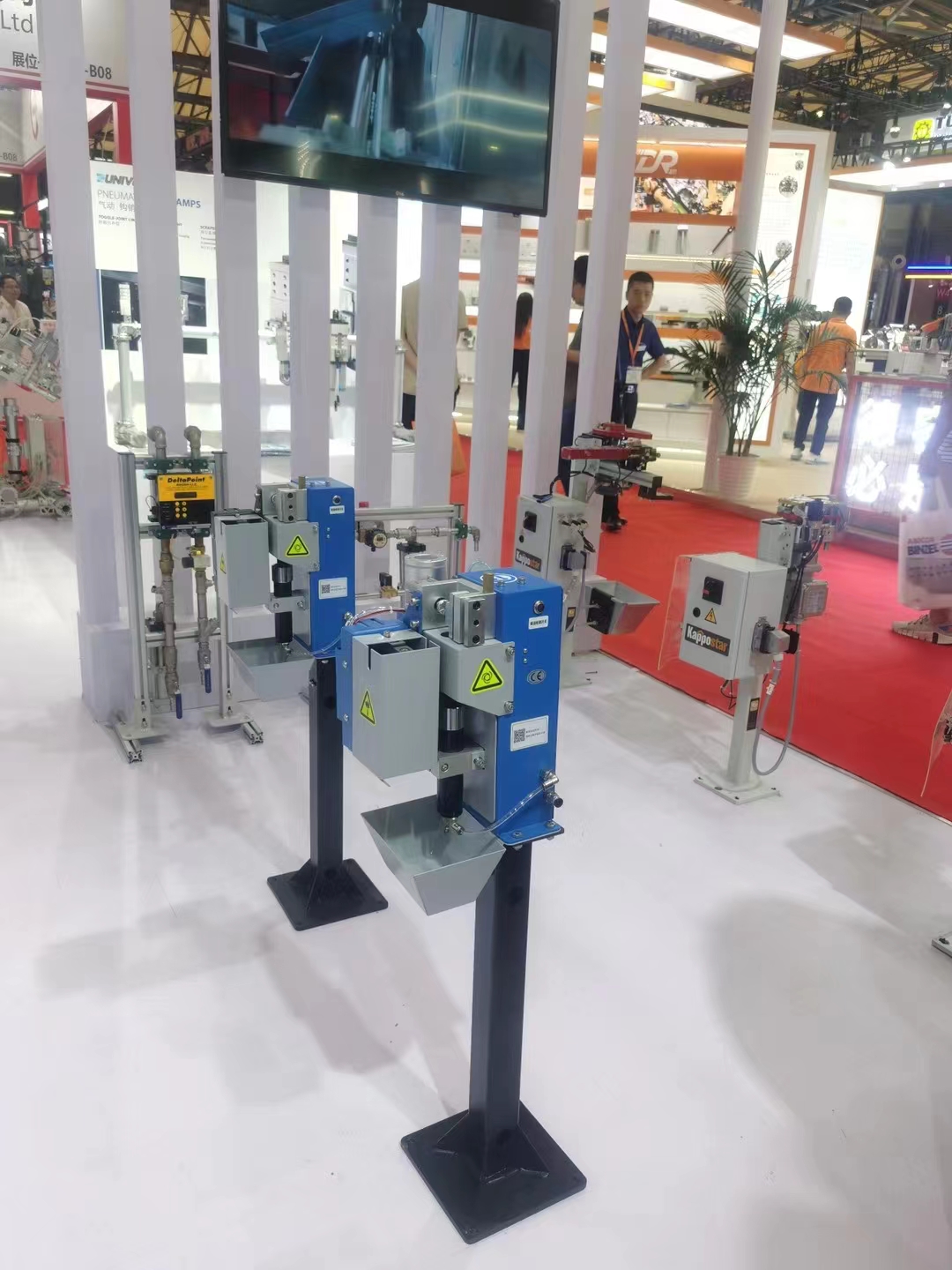 ABB FANUC YASKAWA KUKA KAWASAKI Automatic Welding robot torch cleaning ...