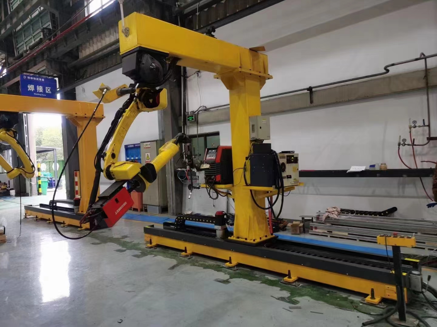 Optimize Your Material Handling Processes with Robot Guide Rail: An Introduction - ROB System